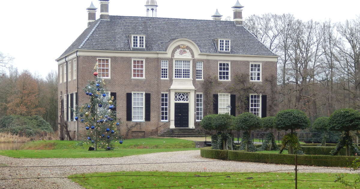 Tuin huize Den Berg mooi versierd | DalfsenNet